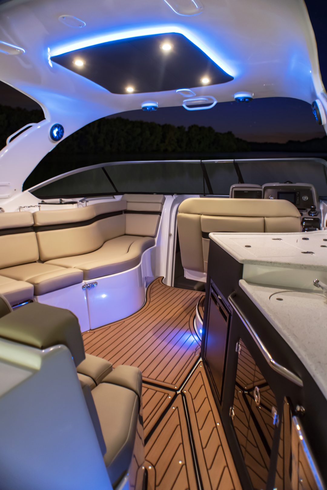 Rinker 320EX LED Hardtop Light | Walker Marine